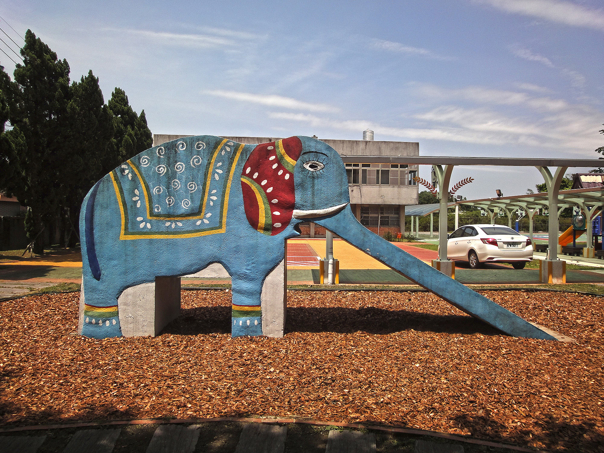 A Photographer Captures a Dwindling Herd of Elephant Slides Across ...
